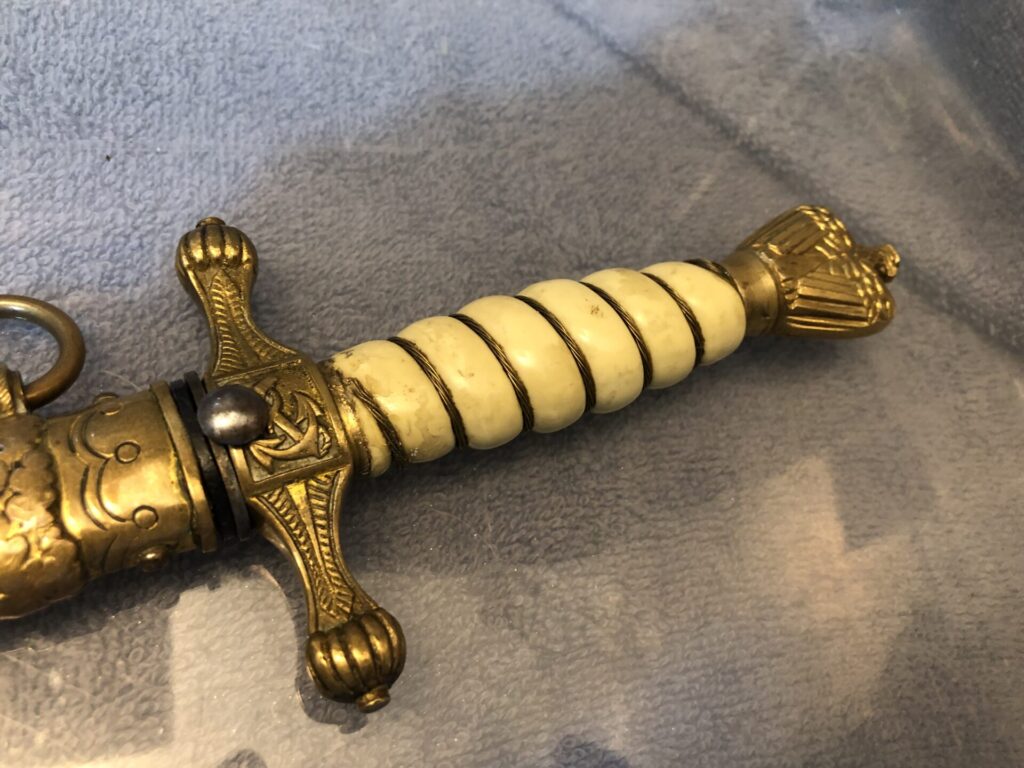 A German Kriegsmarine dagger very early Eickhorn logo (small Squirrel ...
