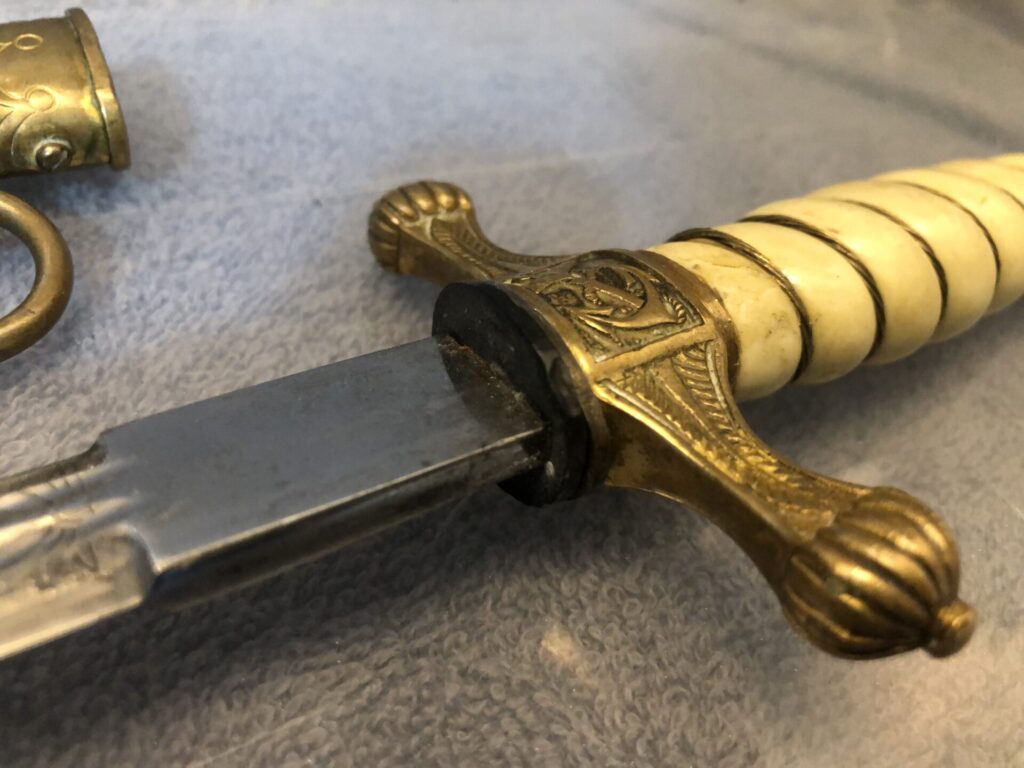 A German Kriegsmarine dagger very early Eickhorn logo (small Squirrel ...
